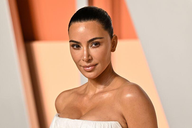 Kim Kardashian fans relieved as she ditches heavy makeup and 'dresses ...