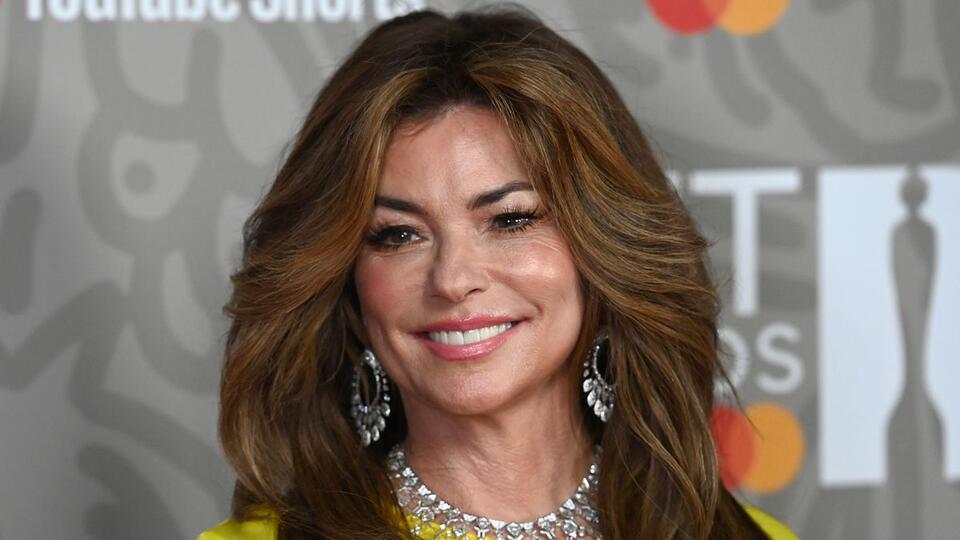 See Shania Twain Do a High-Kick Dressed as Cher for Halloween - NewsBreak