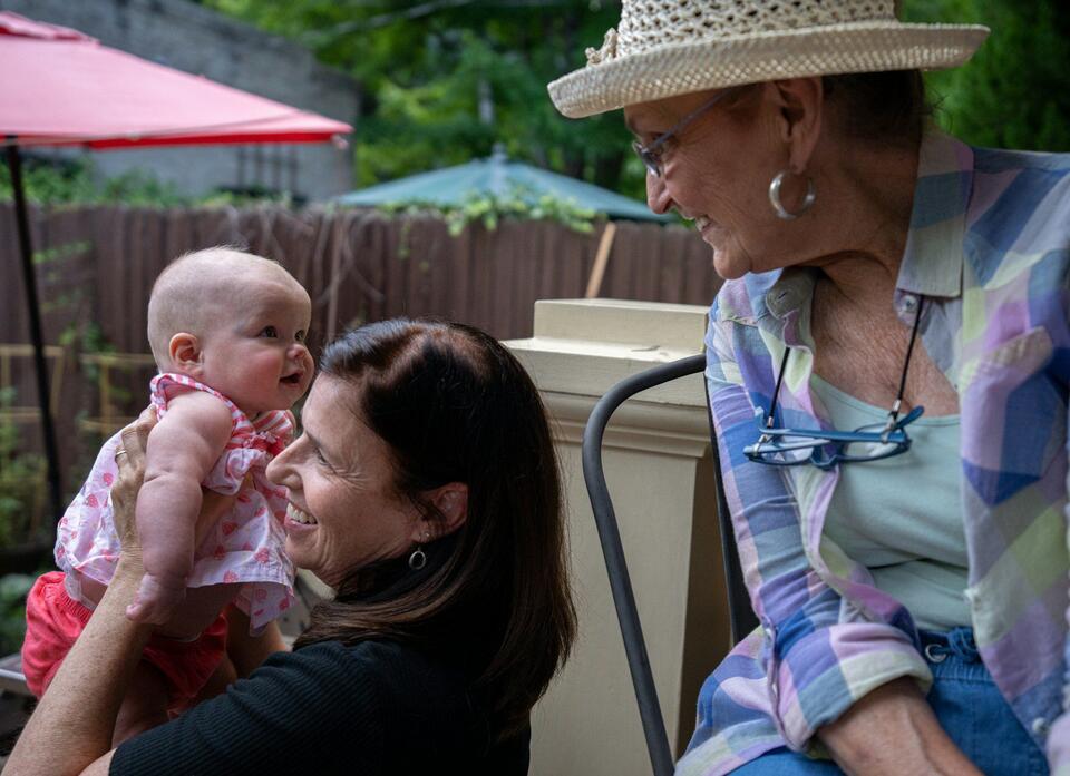 A Mom Says She Feels "Replaced" After Her Baby Shows a Strong ...