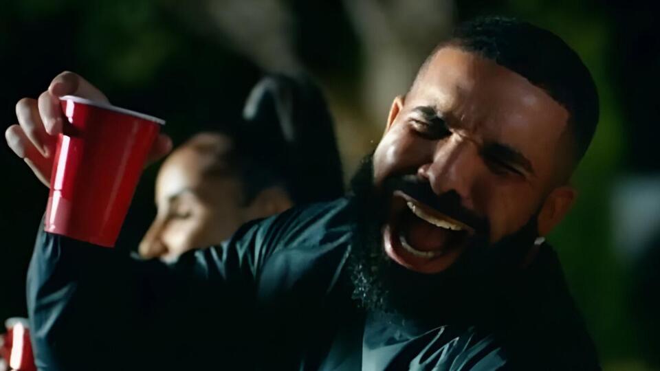 Fans Call Out Drake Over Gracie Abrams’ Birthmark Comparison - NewsBreak