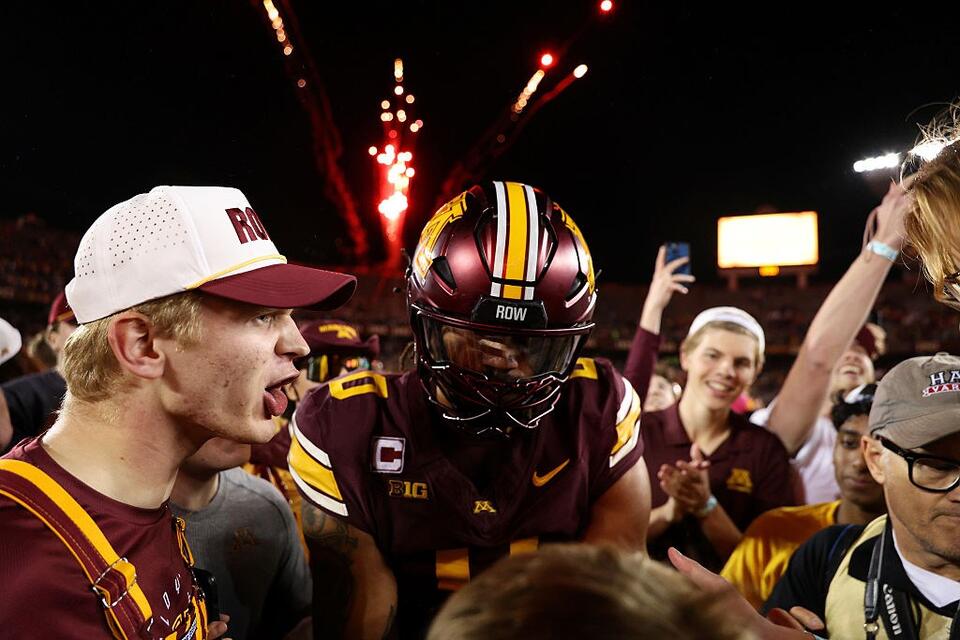 Minnesota Gophers Score Big As High School Games Have The Night Off ...