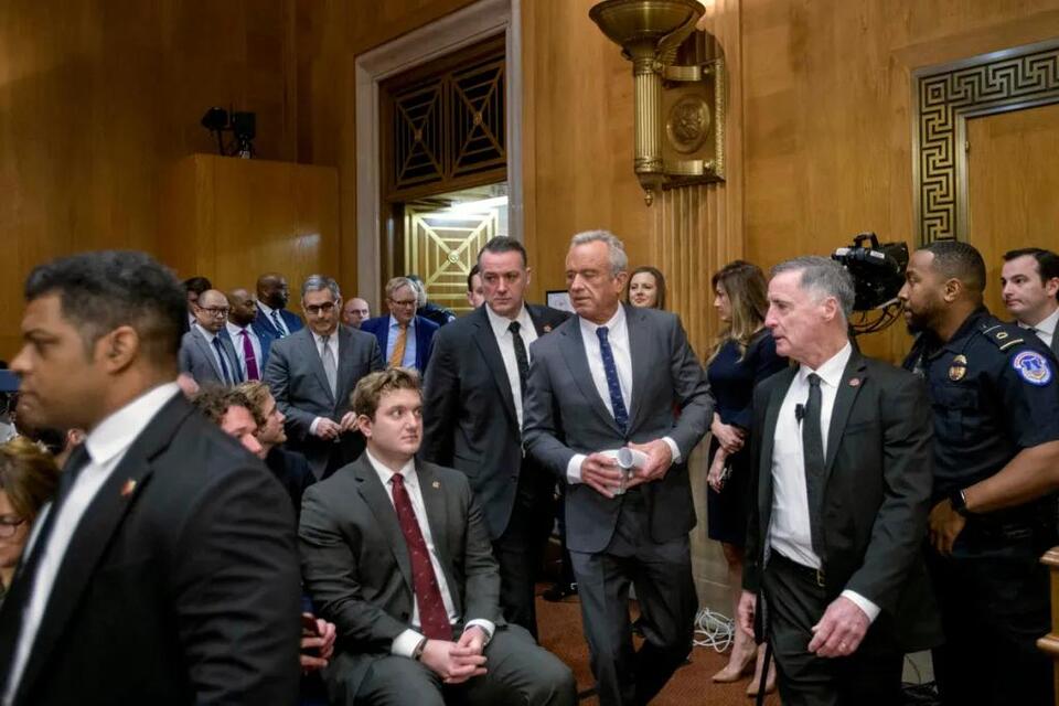 Senate panel approves RFK Jr. nomination - NewsBreak