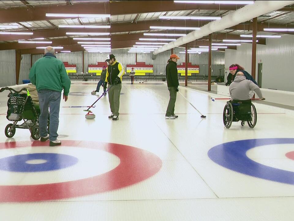 Bowling Green Curling Club holds wheelchair curling demonstration