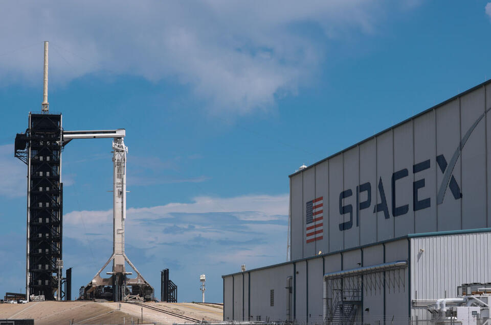SpaceX awarded $4 billion Space Force contract to track airborne ...