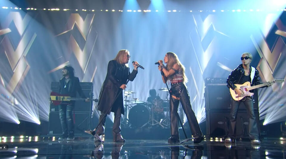MOTLEY CRUE & CARRIE UNDERWOOD COLLIDE: “American Idol” Finale Explodes ...