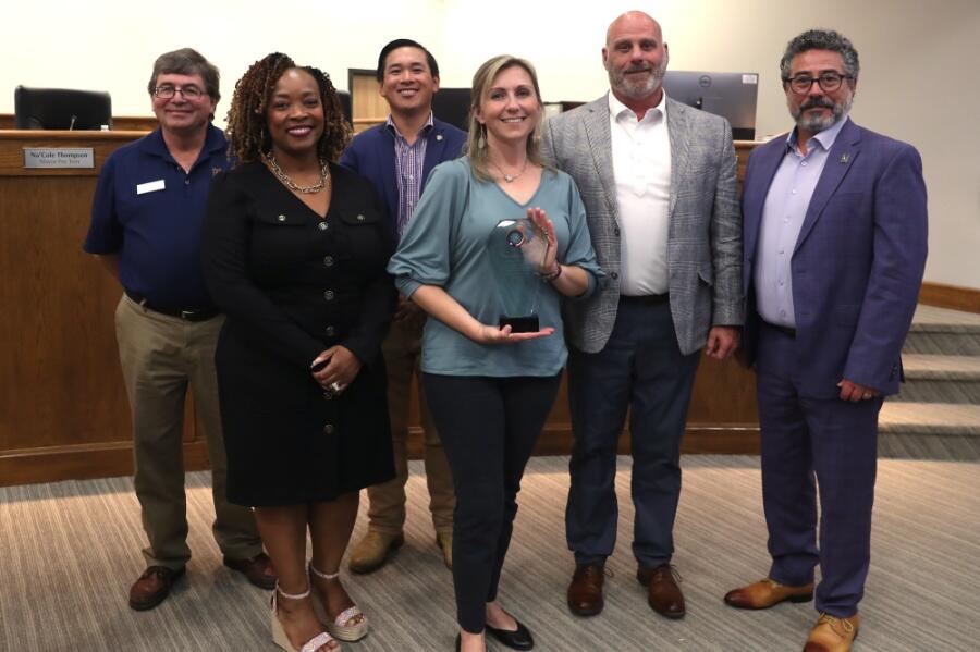 Leander community comes out to bid farewell to outgoing mayor - NewsBreak