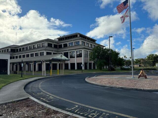 Pinellas County School Board approved a new district-wide cellphone policy Pinellas County School Board approved a new district-wide cellphone policy