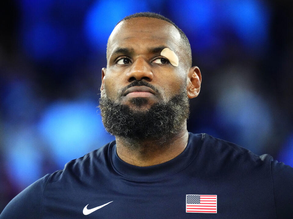 LeBron James' Patrick Mahomes Message During Chiefs-Saints Goes Viral