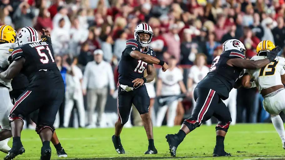 NFL Draft guru names surprising QB1 for 2026 NFL Draft not named Arch ...