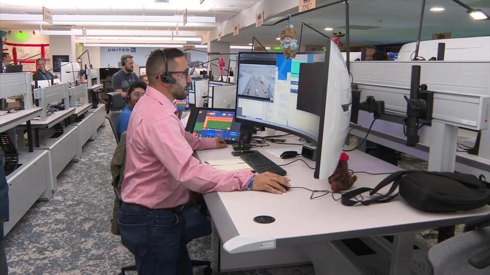 Staff in United Airlines' "nerve center" at DIA work around the clock ...