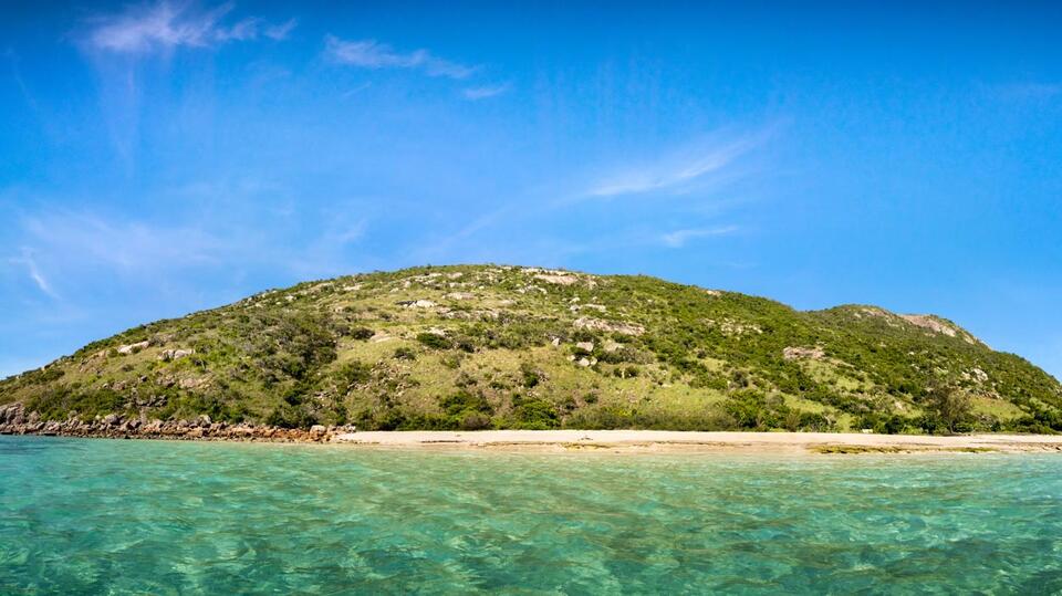 Cruise ship leaves Lizard Island without passenger; woman later found ...