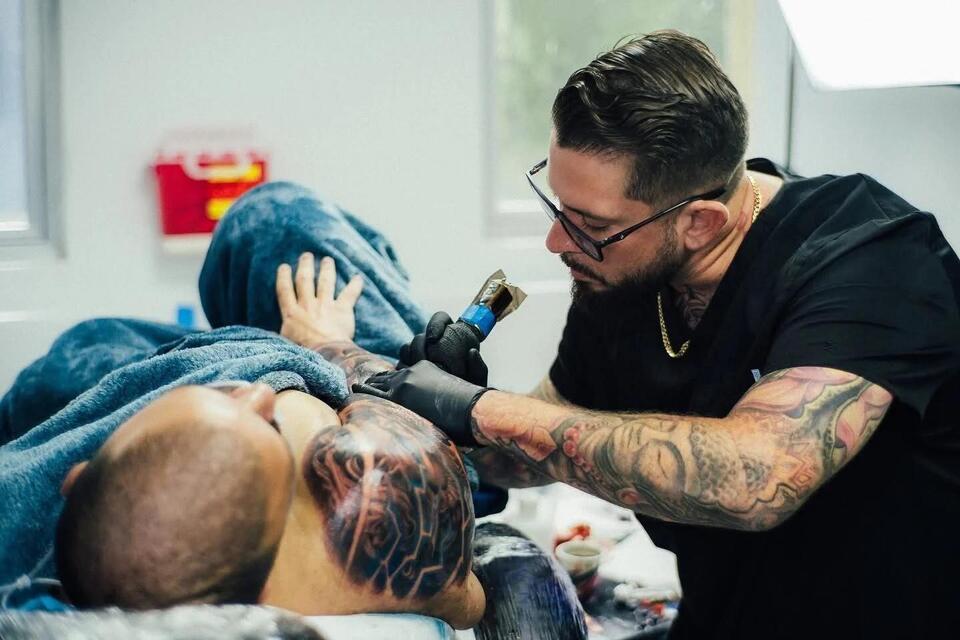 New technique with anesthesiologists allows for long, painless tattoos ...
