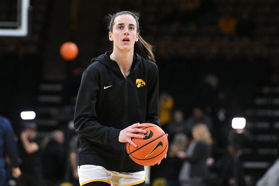 Caitlin Clark surpasses Kelsey Plum to become NCAA's all-time leading ...