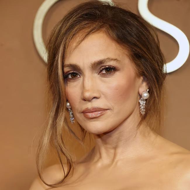 Jennifer Lopez Admits Reading Negative Comments Makes Her 'Want to Die ...