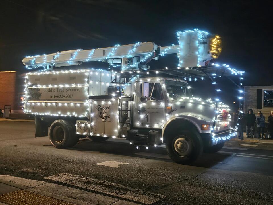 Sights from the 2025 Timber Trucker’s Light Parade - NewsBreak
