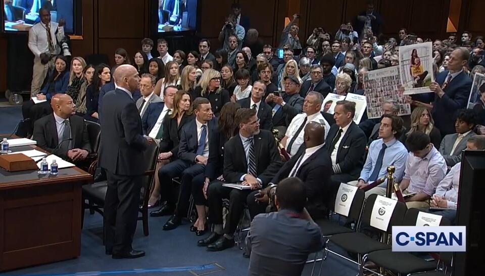 WATCH: Boeing CEO Apologizes to Families of Crash Victims Accusing Him ...