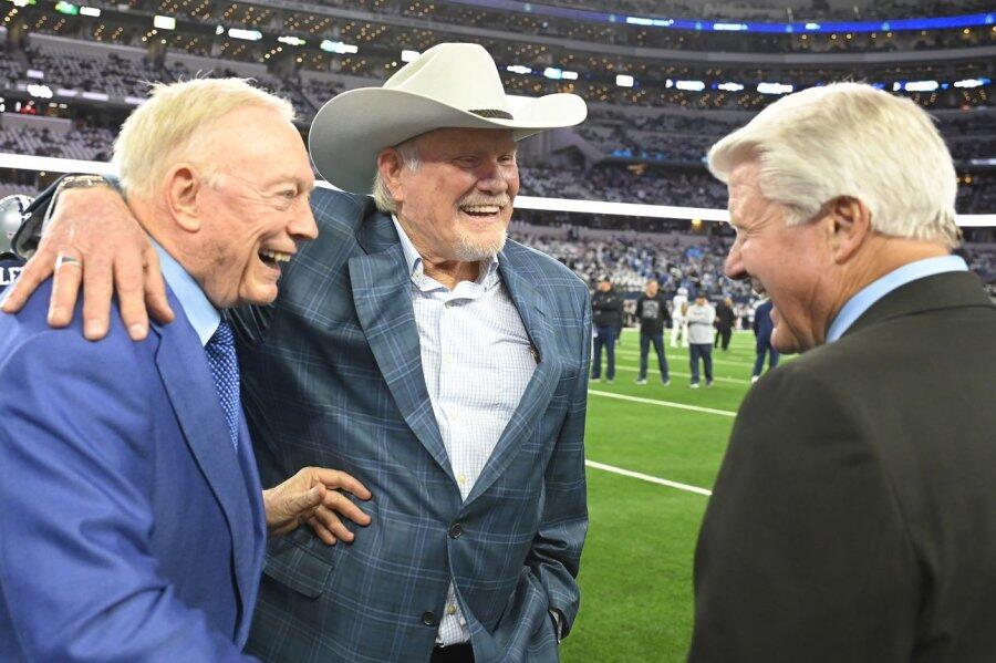 Steelers icon Terry Bradshaw calls Aaron Rodgers interest a 'joke ...