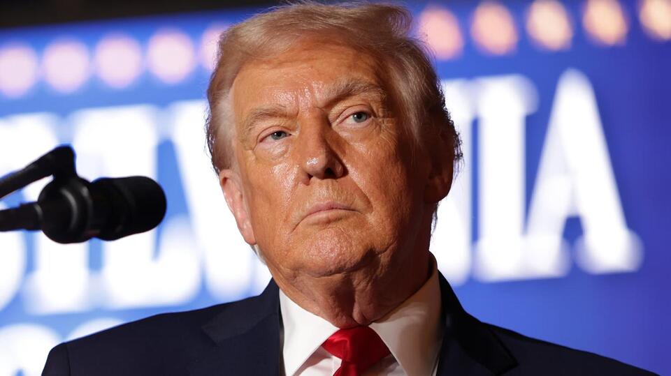 Trump’s Now Been Covering His Hand With a Bandage for a Full Week ...