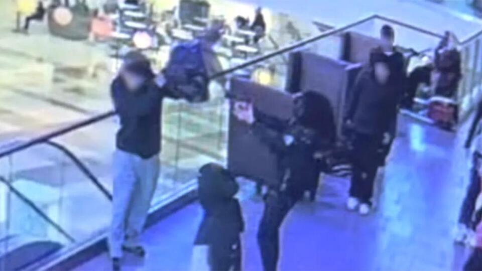 Springfield Town Center shooting: Video shows teen fight then gunfire ...