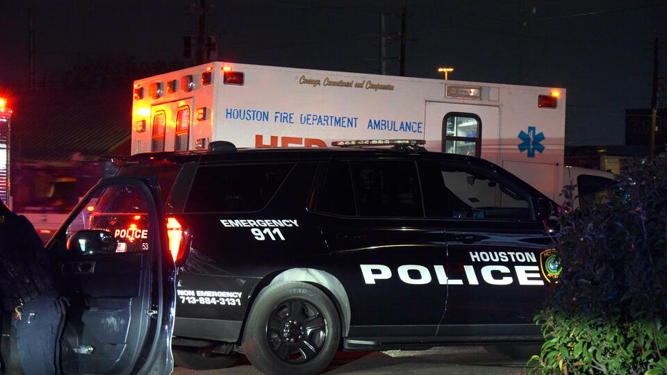 Stolen HFD ambulance recovered in southeast Houston, suspect detained ...