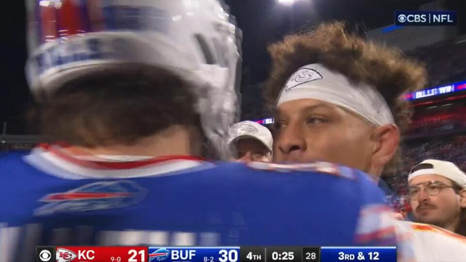 Patrick Mahomes’ postgame message to Josh Allen revealed - NewsBreak