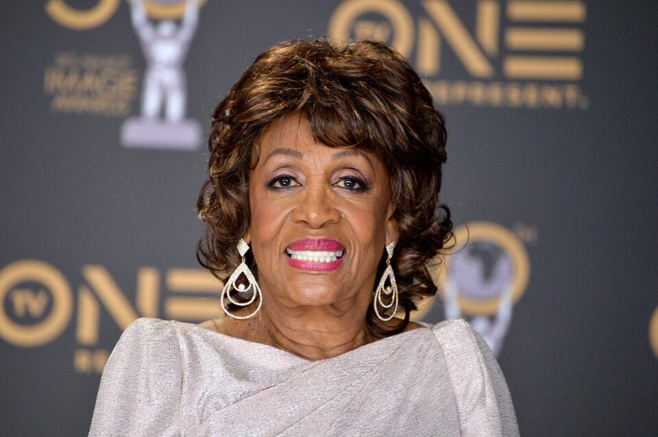 Maxine Waters demands Trump’s removal from office - NewsBreak