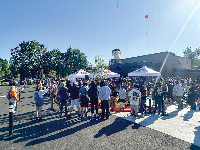 Washington's first Raising Cane's in Vancouver draws large crowd