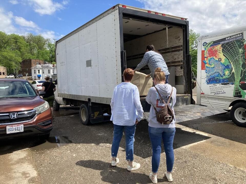 Loading up box truck - NewsBreak
