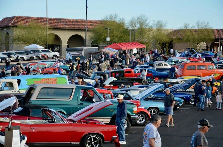 Thousands turn out for annual Sun City West car show - NewsBreak