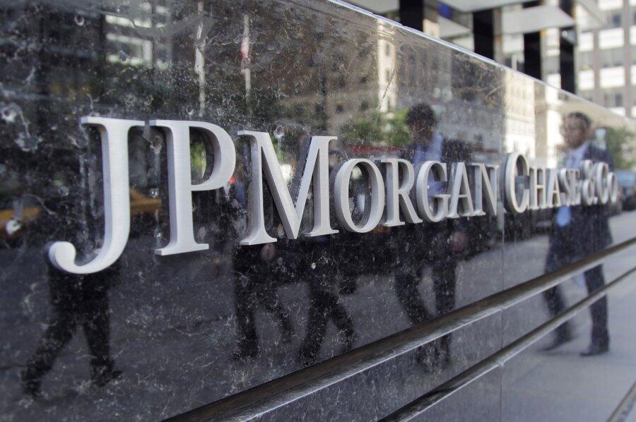 JPMorgan Chase boosts Sapphire Reserve credit card annual fee to $795 ...