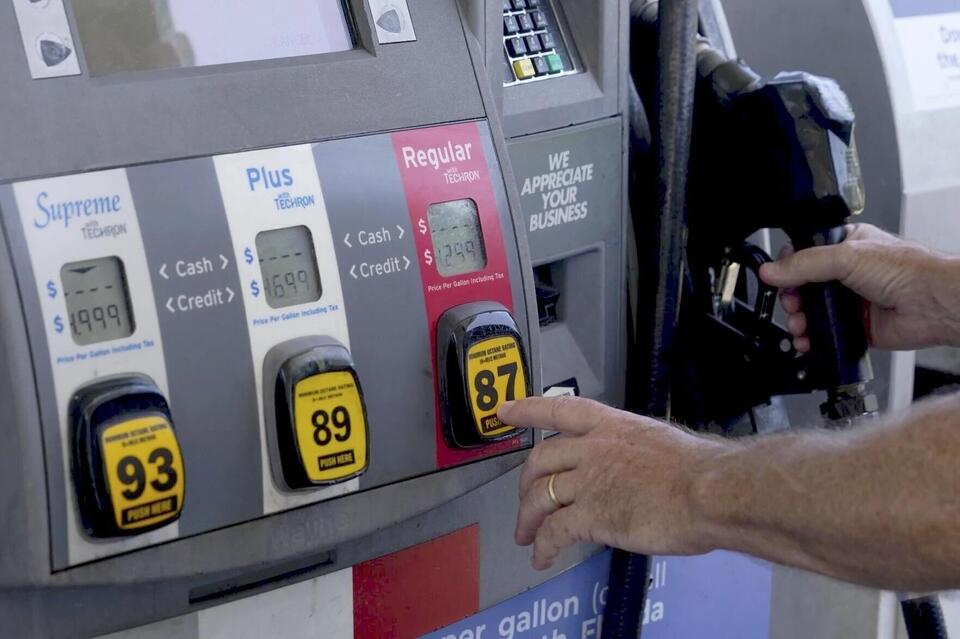 Gas prices remain unchanged in Baltimore area - NewsBreak