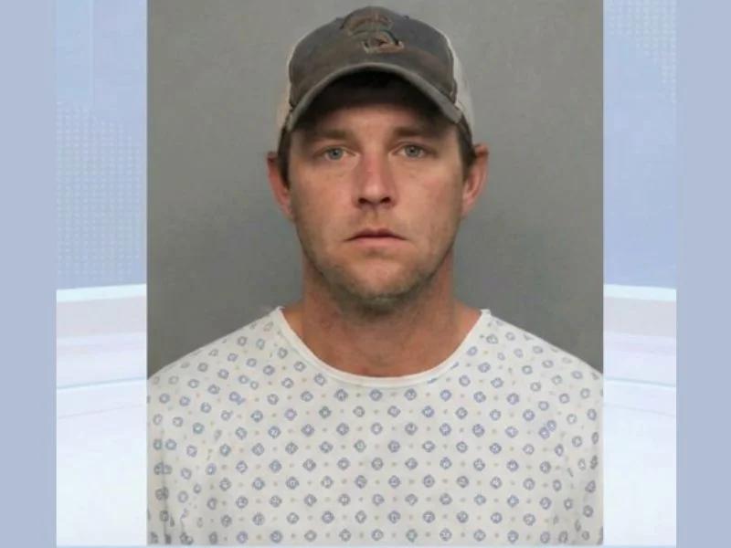 Florida Man Arrested After Riding Alligator Through Wendy’s Drive-Thru ...
