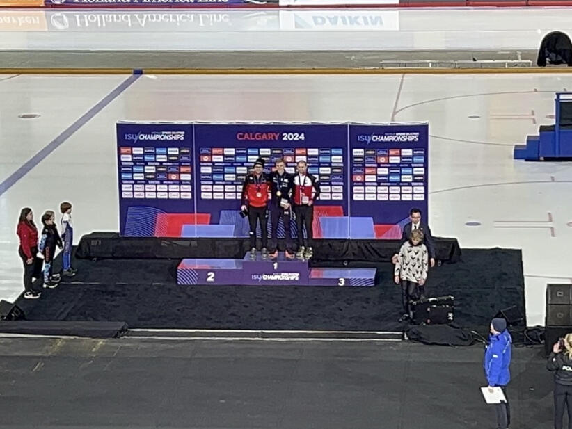 Jordan Stolz sets 500m track record & personal best at World Speed ...