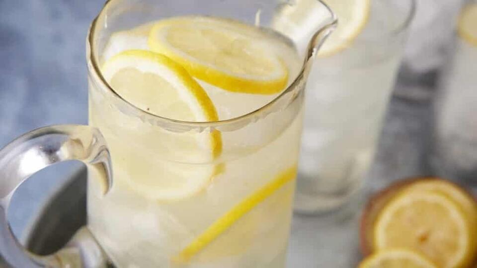 The Homemade Lemonade That Changed My Summer Drinks - NewsBreak