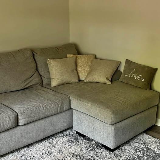 🎁 Free Furniture Finds in Flowery Branch — Sofas, Tables & More - NewsBreak