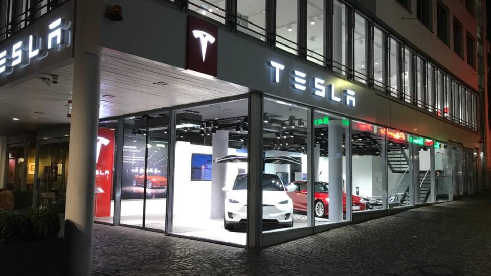 Tesla’s value could rocket $50B on aggressive solar push - NewsBreak