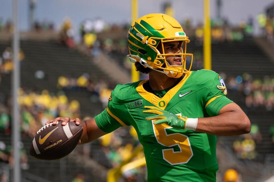 Who's starting at QB for Oregon football? Dante Moore gets the nod vs ...