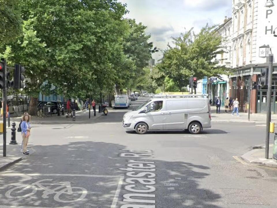 Notting Hill shooting: Police manhunt after victim shot in leg