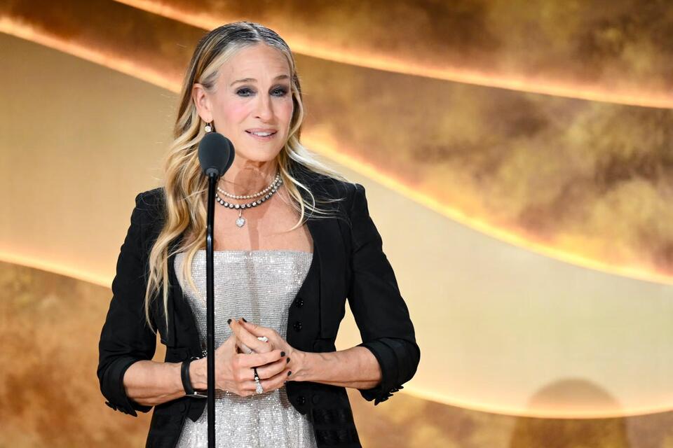 Sarah Jessica Parker Appears to Skip the 2026 Golden Globes - NewsBreak