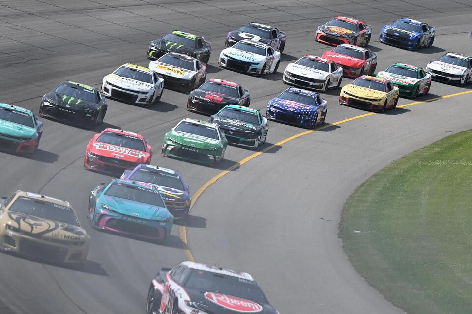 Fans Demand Veteran Broadcaster’s Return to NASCAR Booth After Surprise ...
