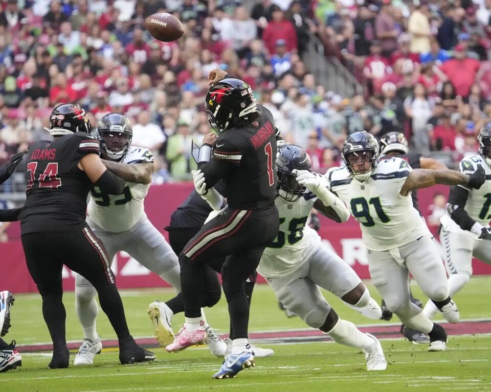 Who Is Singing the National Anthem at the Cardinals-Seahawks Game on ...