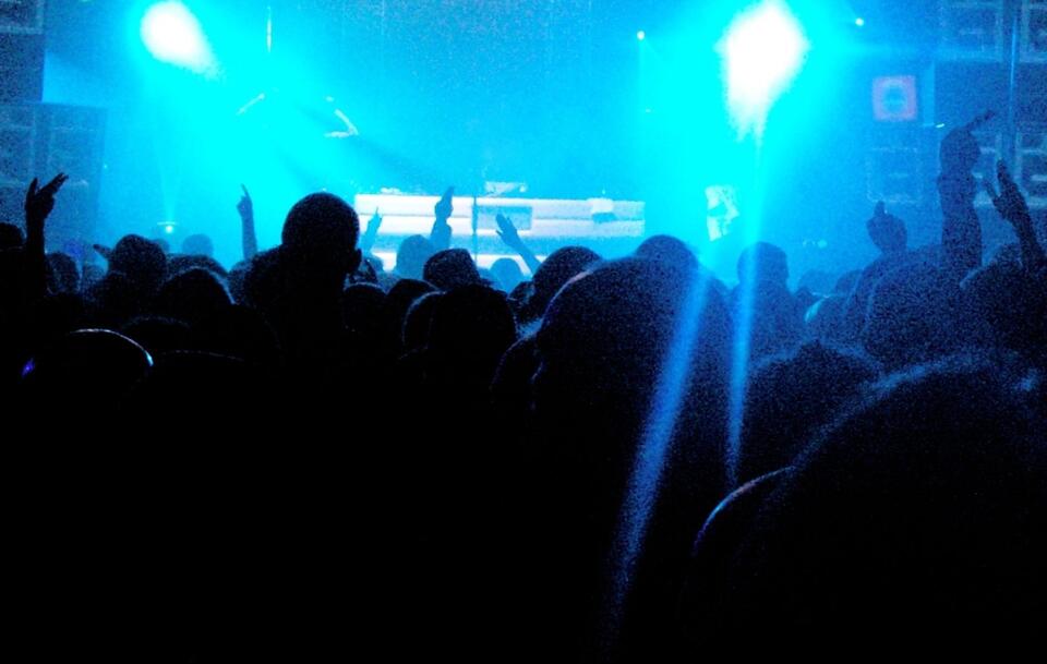 Alternative angle footage of viral ‘cybergoth dance party’ video ...
