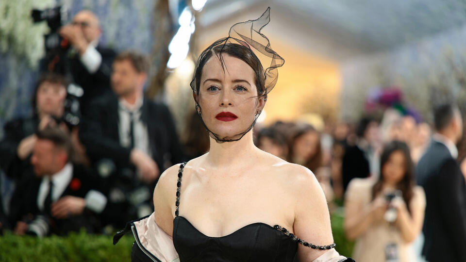 Claire Foy Dons Custom Erdem to Met Gala 2026 - NewsBreak