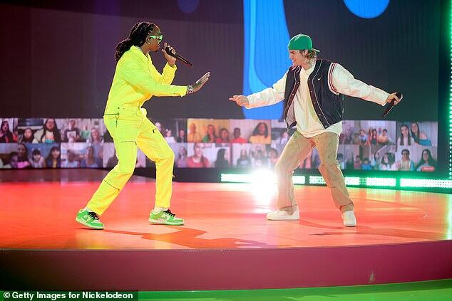 Justin Bieber wins two blimps and gives heartfelt performances after ...