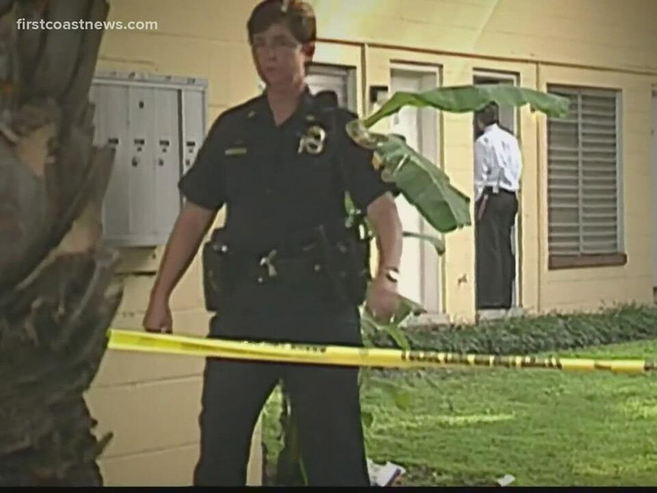 Warrant shows man accused of stabbing mother in 1996 Riverside murder ...