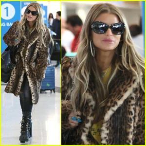 Jessica Simpson Rocks Leopard-Print Coat & Skintight Jeans for Flight ...