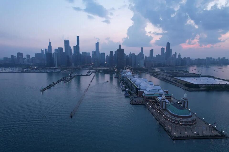 This New Chicago Attraction Flies You to Parts of the Windy City You’ve ...