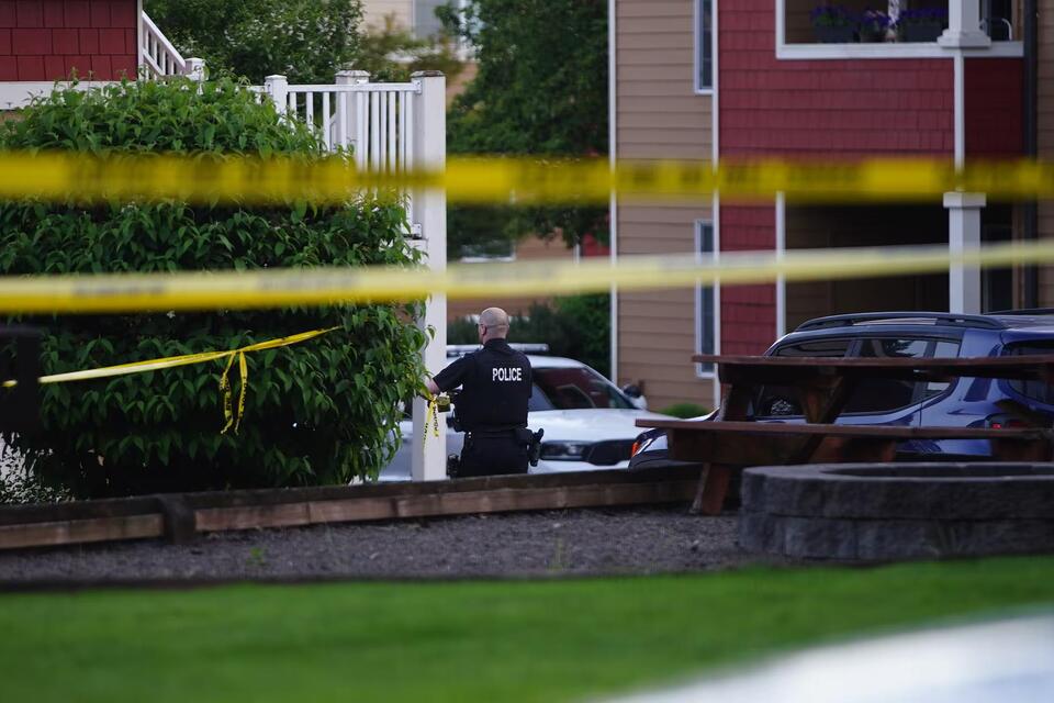 ‘Multiple’ people killed, police officer shot in Sandy; man arrested ...