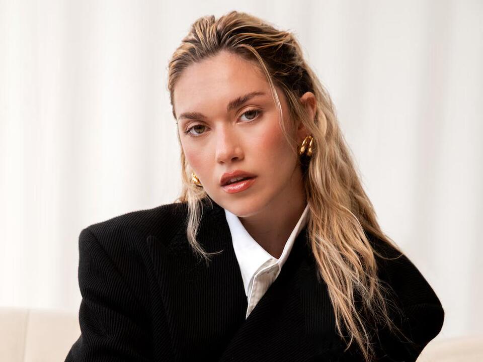 Why Viral “Man In Finance” TikToker Megan Boni Isn’t Actually Looking ...