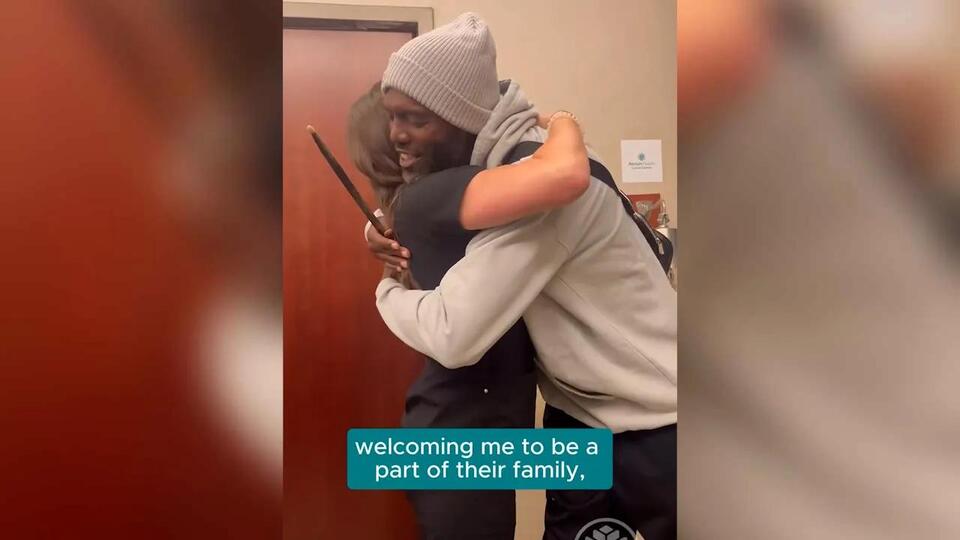 Hall of Famer Randy Moss celebrates final cancer treatment at Atrium ...